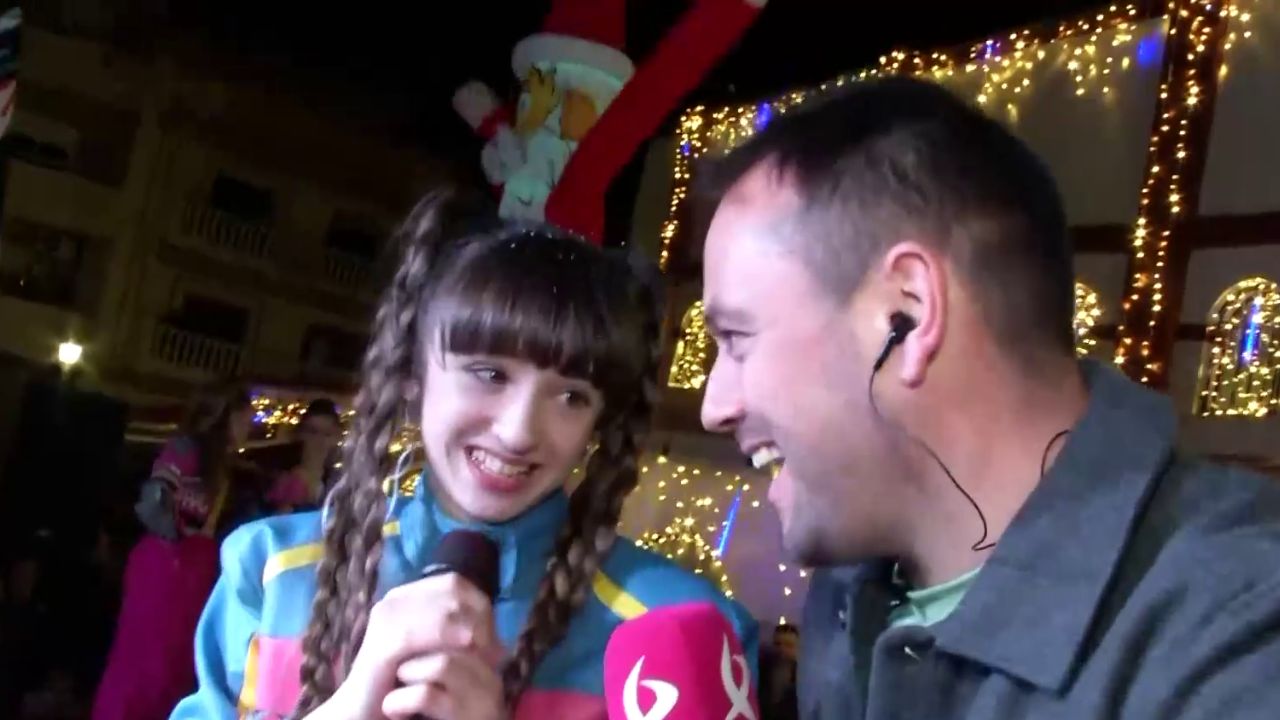 Chloe de la Rosa enciende la magia de la navidad en Almendralejo | Canal Extremadura